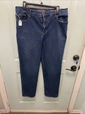Gloria Vanderbilt | Jeans | Gloria Vanderbilt Indigo Blue Slim Straight ...